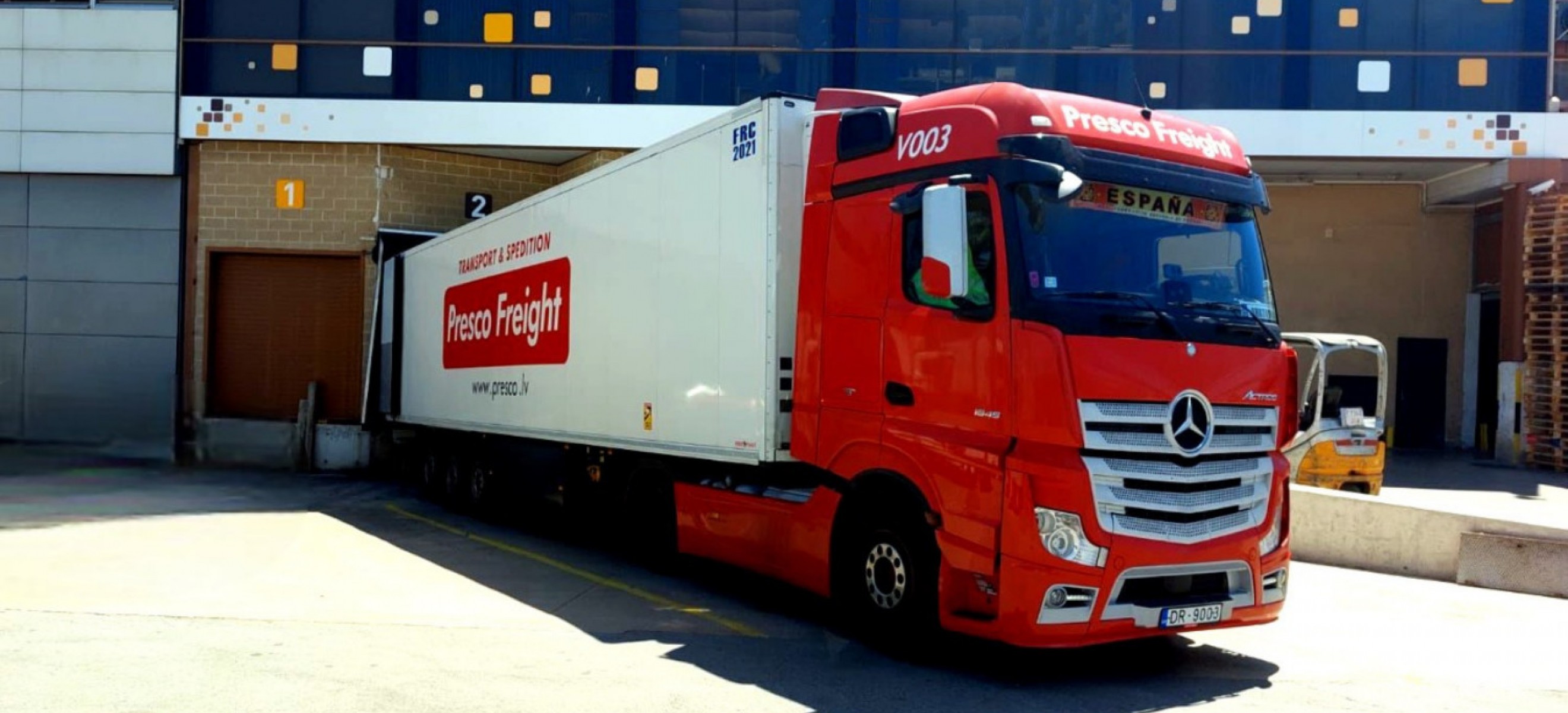 Send cargo with Presco Freight